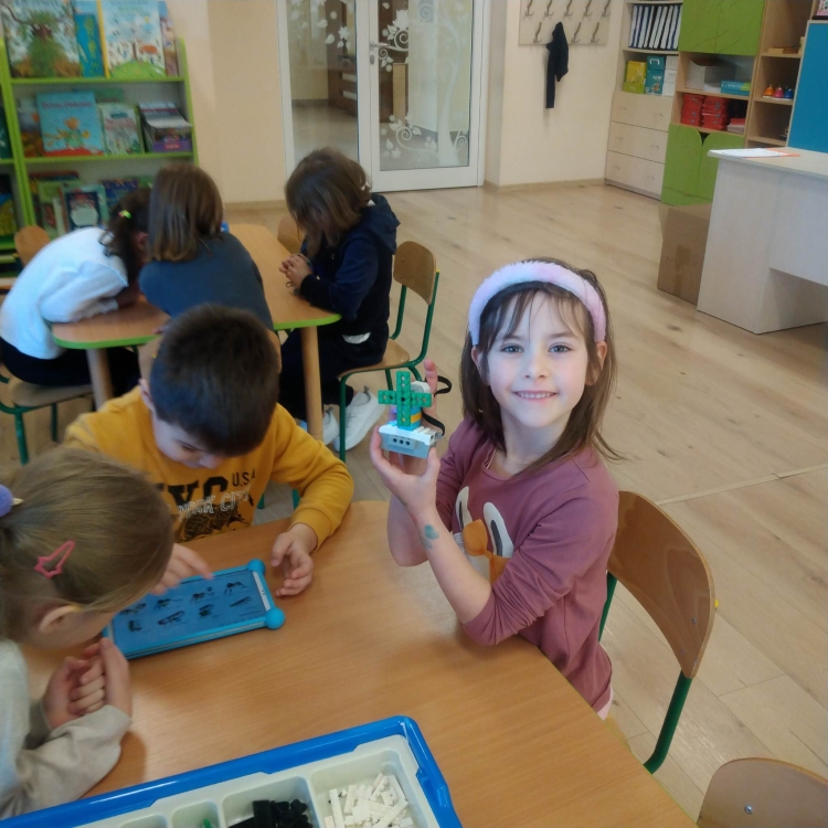 Zajęcia z ROBOTYKI w naszym przedszkolu - Przedszkole Publiczne w ...